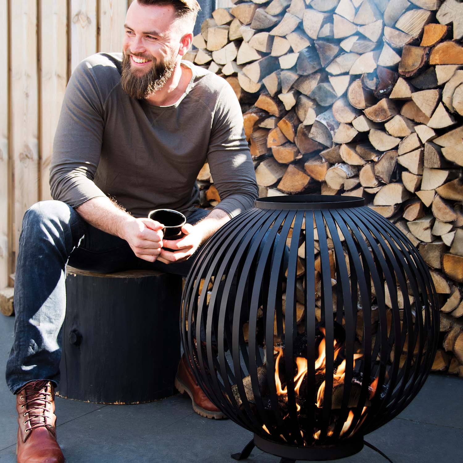 Brasero design en acier ajouré 60 x 66 cm