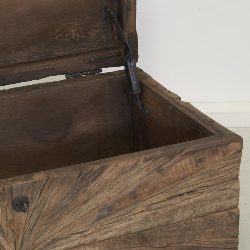 Coffre de rangement en bois recyclé