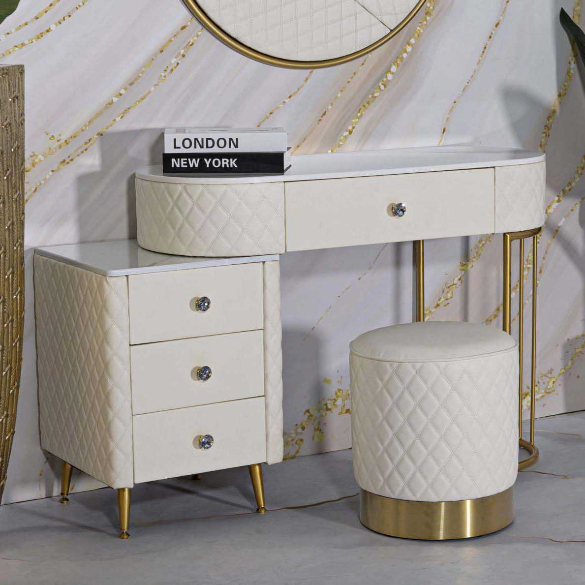 Coiffeuse effet matelassé avec tabouret sharon (blanc et doré)