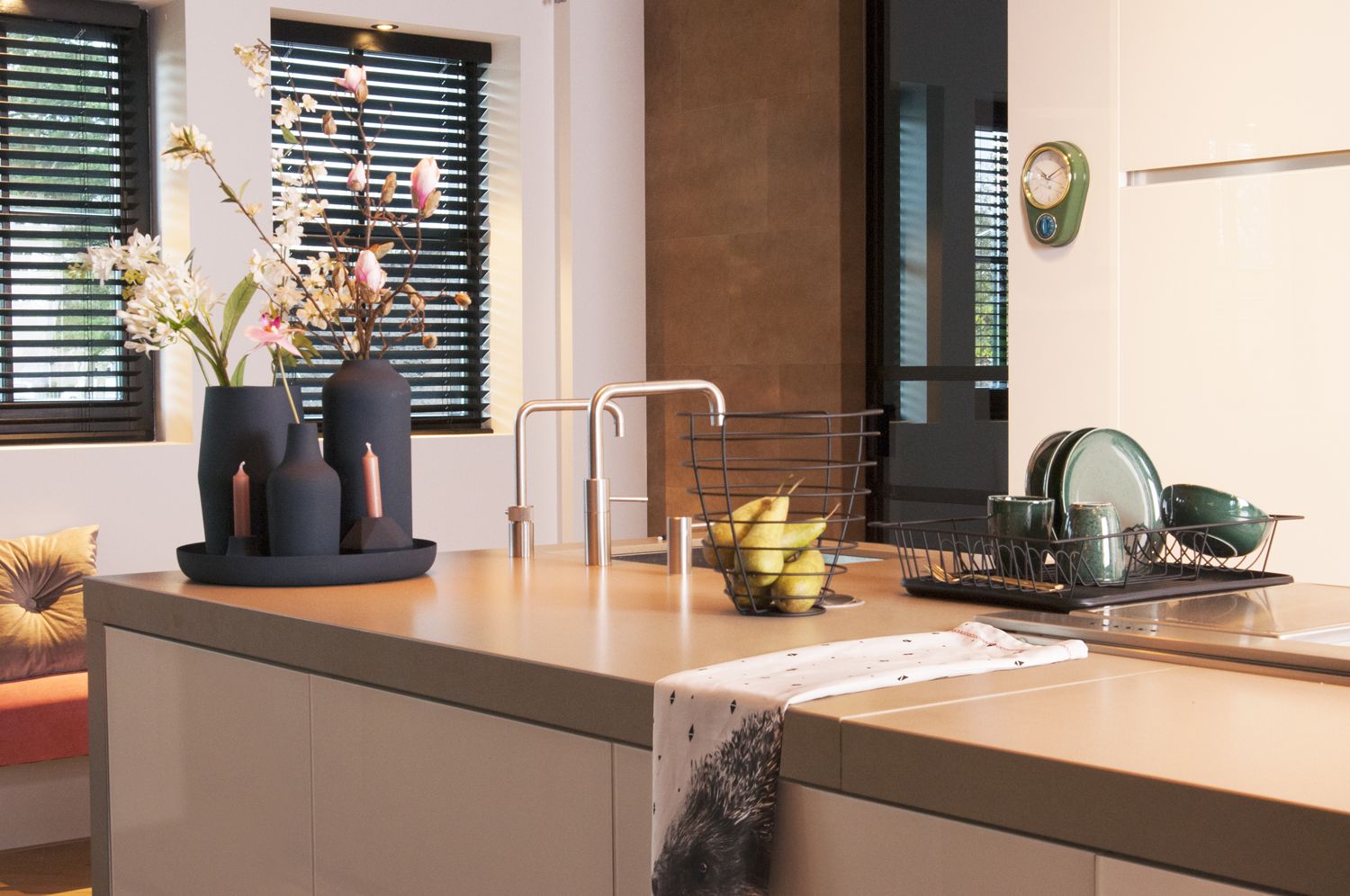 Egouttoir à vaisselle en métal avec plateau dish (noir)