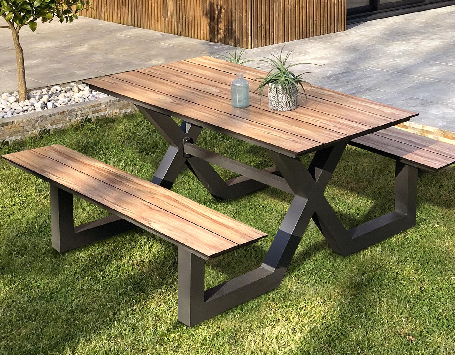 Ensemble table de jardin avec bancs en aluminium et hpl effet bois vancouver (6 personnes)