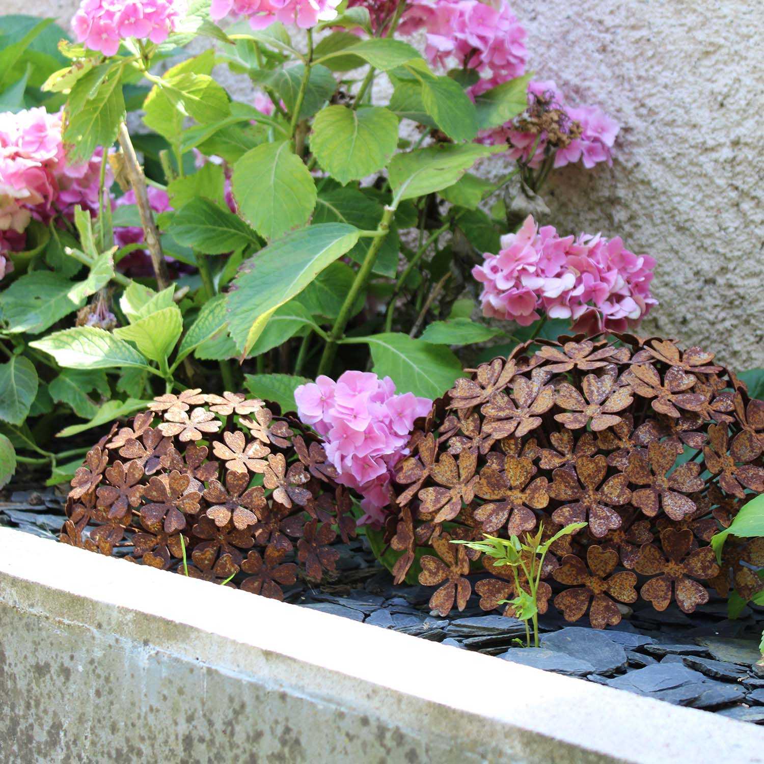 Fleur décorative en fer forgé rouillé (modèle 1)