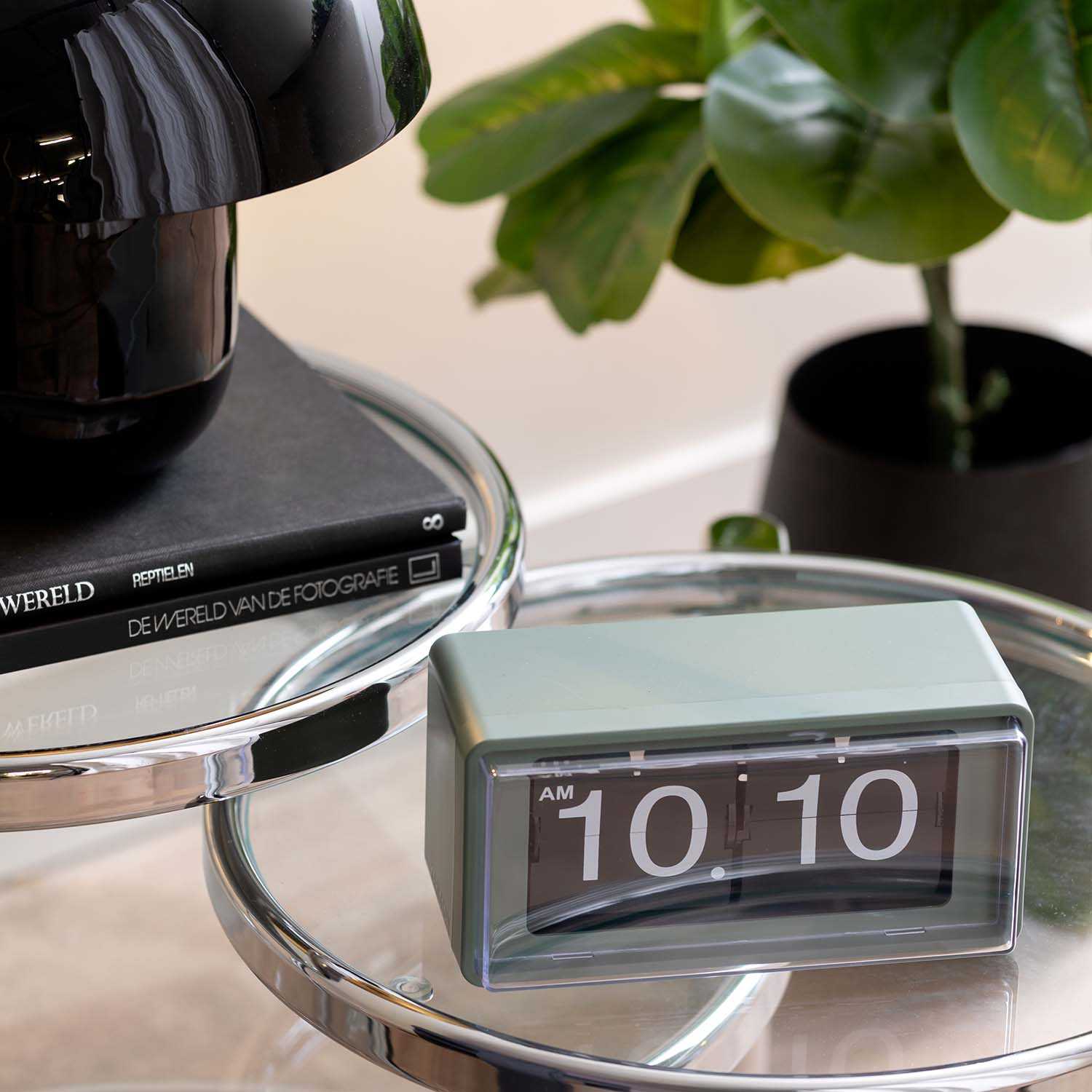 Horloge clock retro boxed flip (vert)