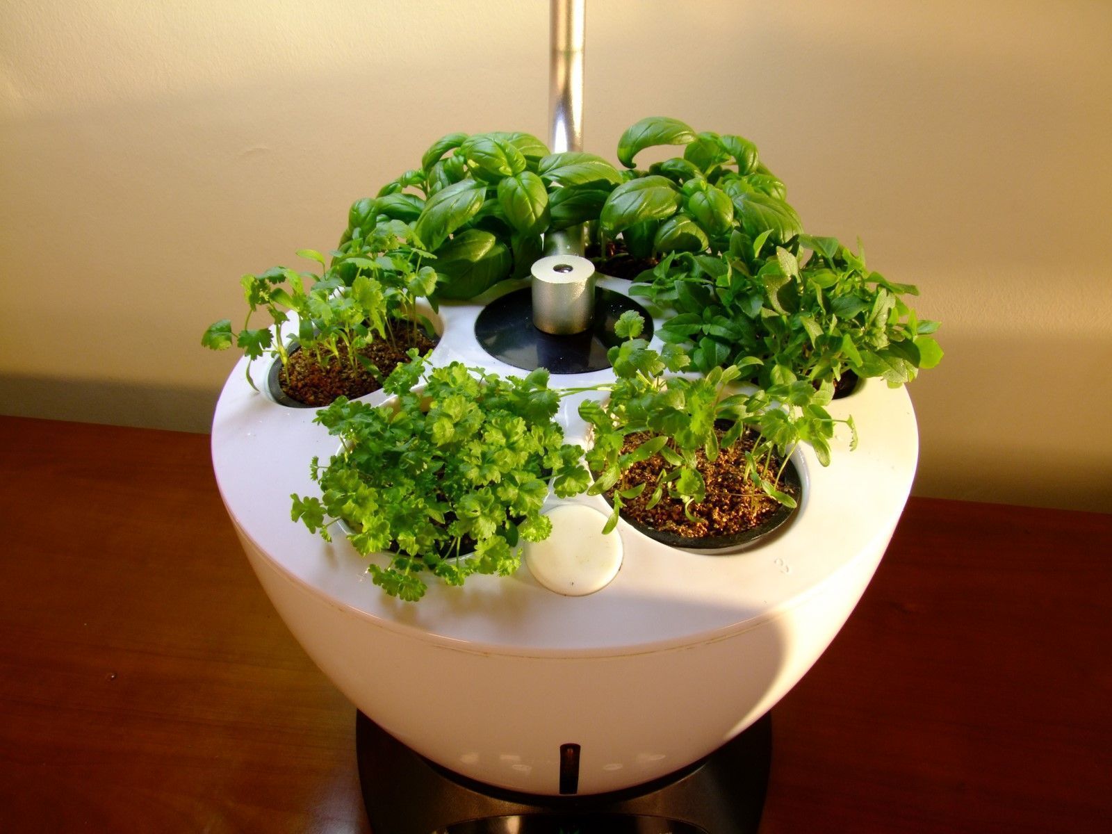 Jardinière avec lampe led intégrée le potager