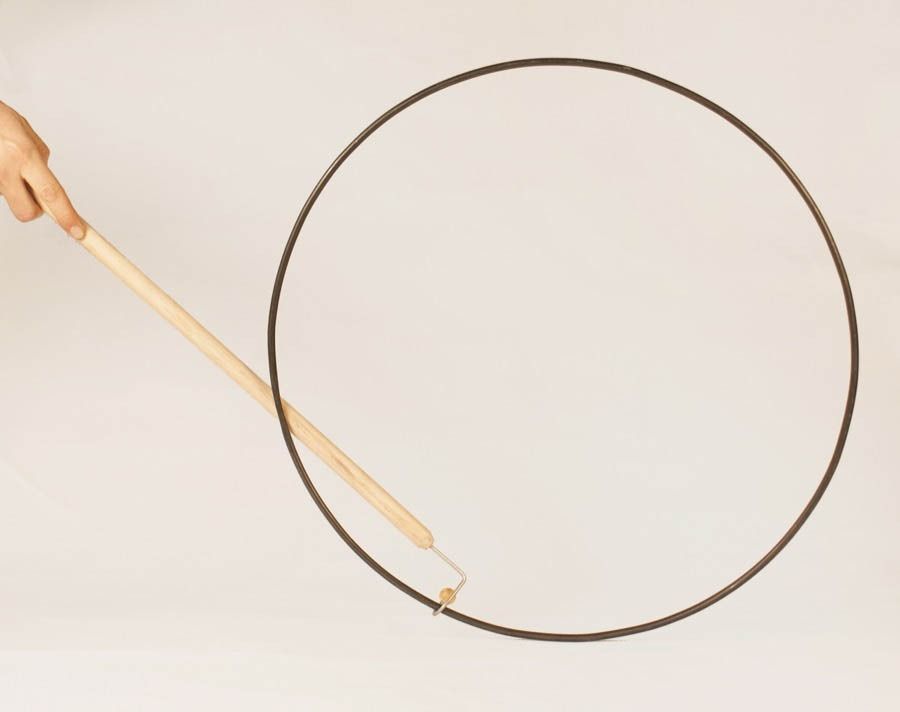 Jeu du cerceau avec baton