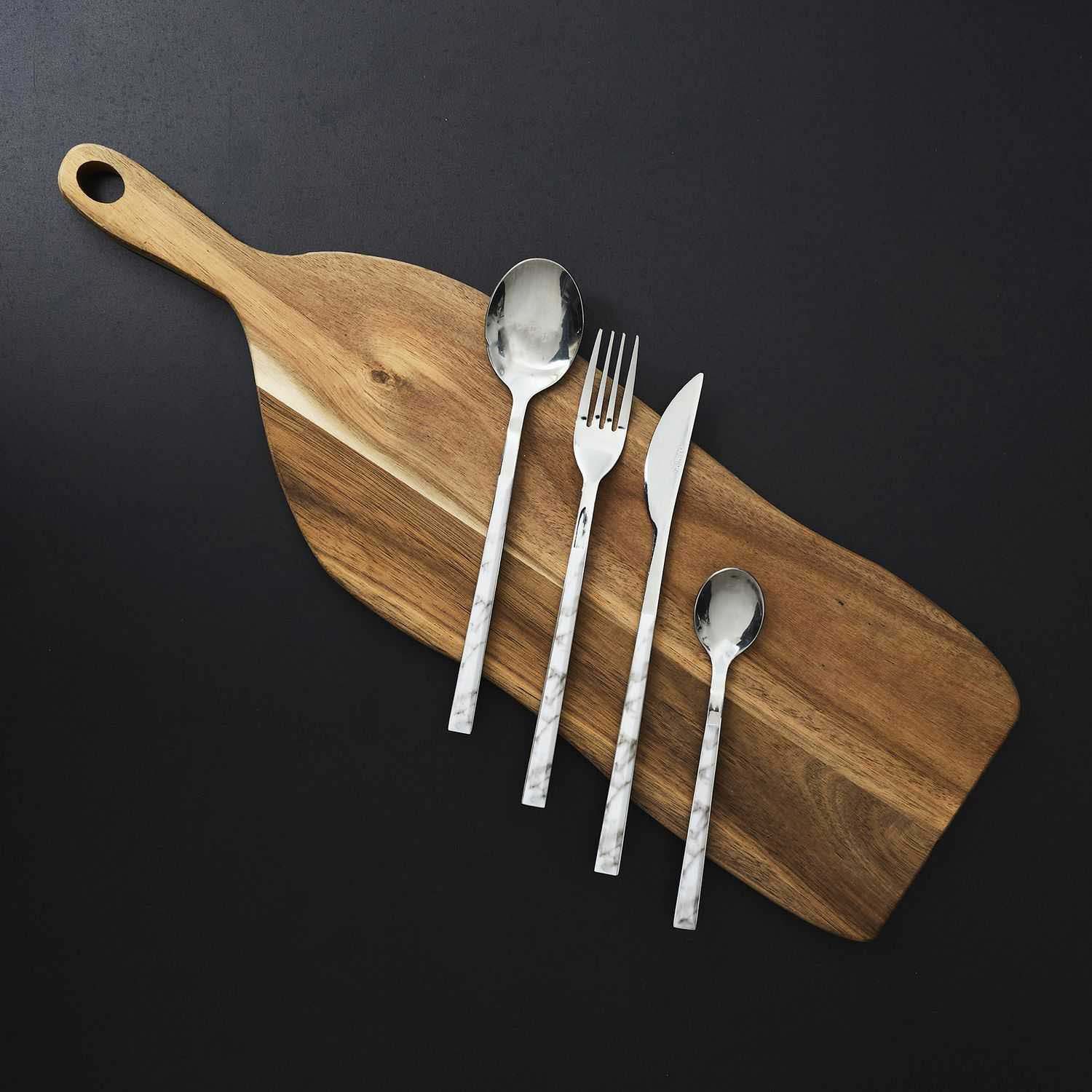 Ménagère 16 pièces en inox effet marbre