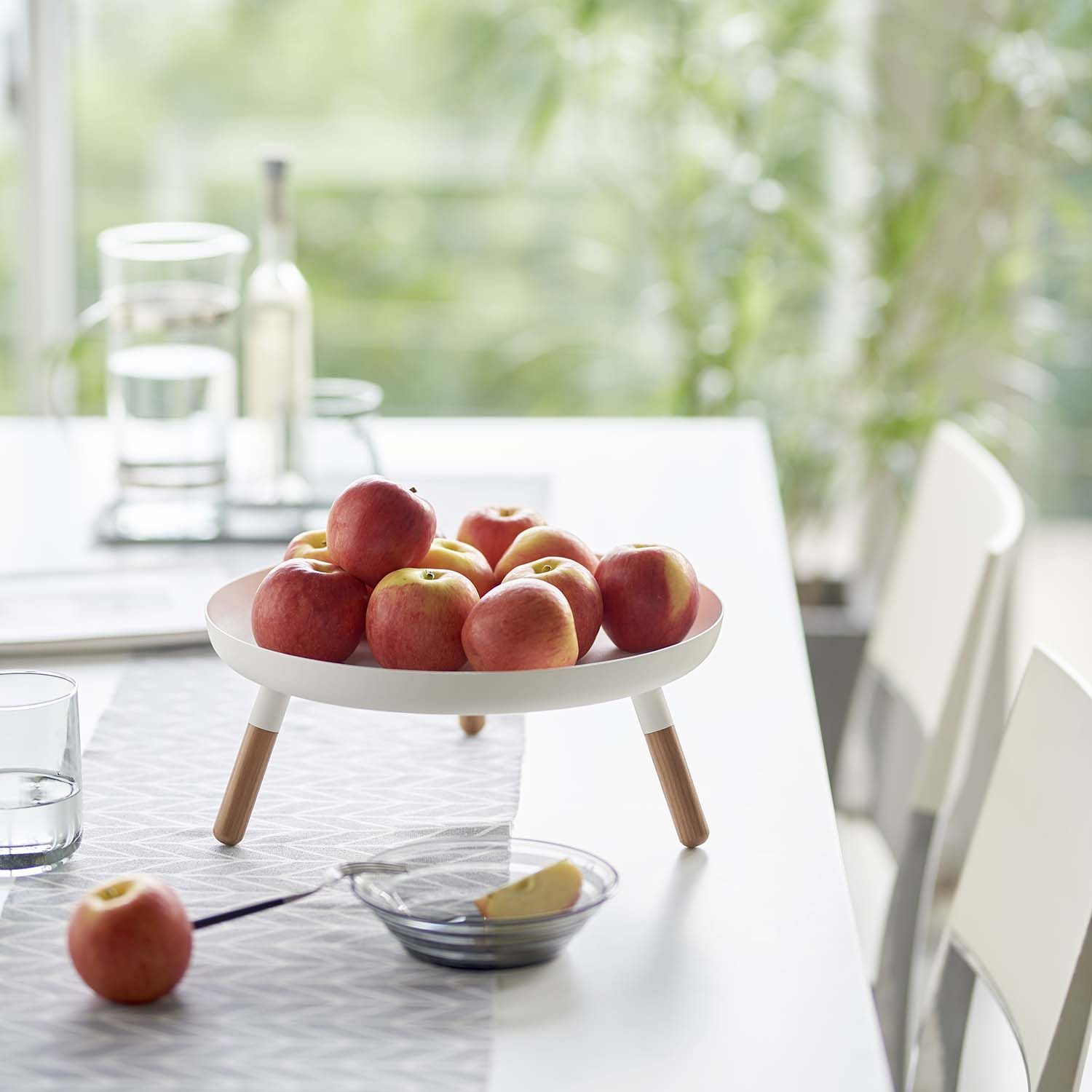 Plateau rond en métal avec pieds tower (blanc)