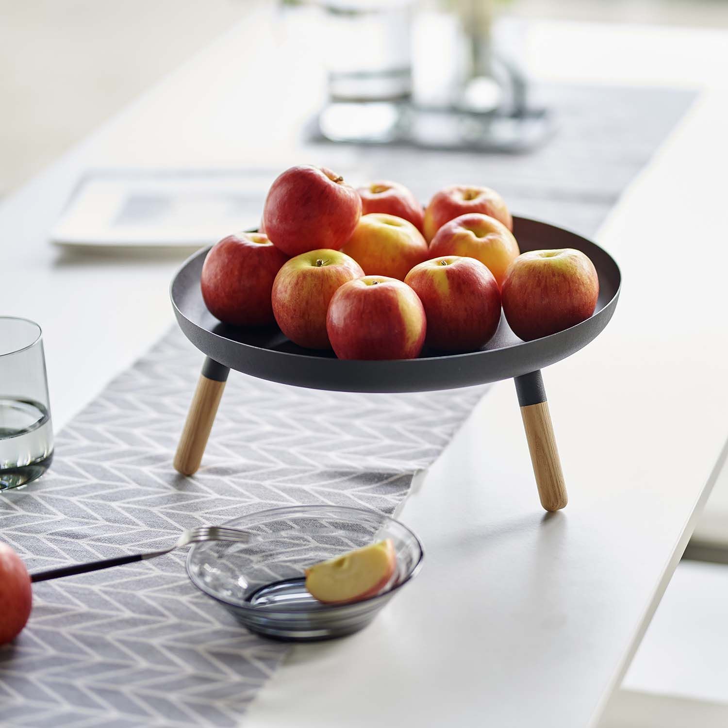 Plateau rond en métal avec pieds tower (noir)