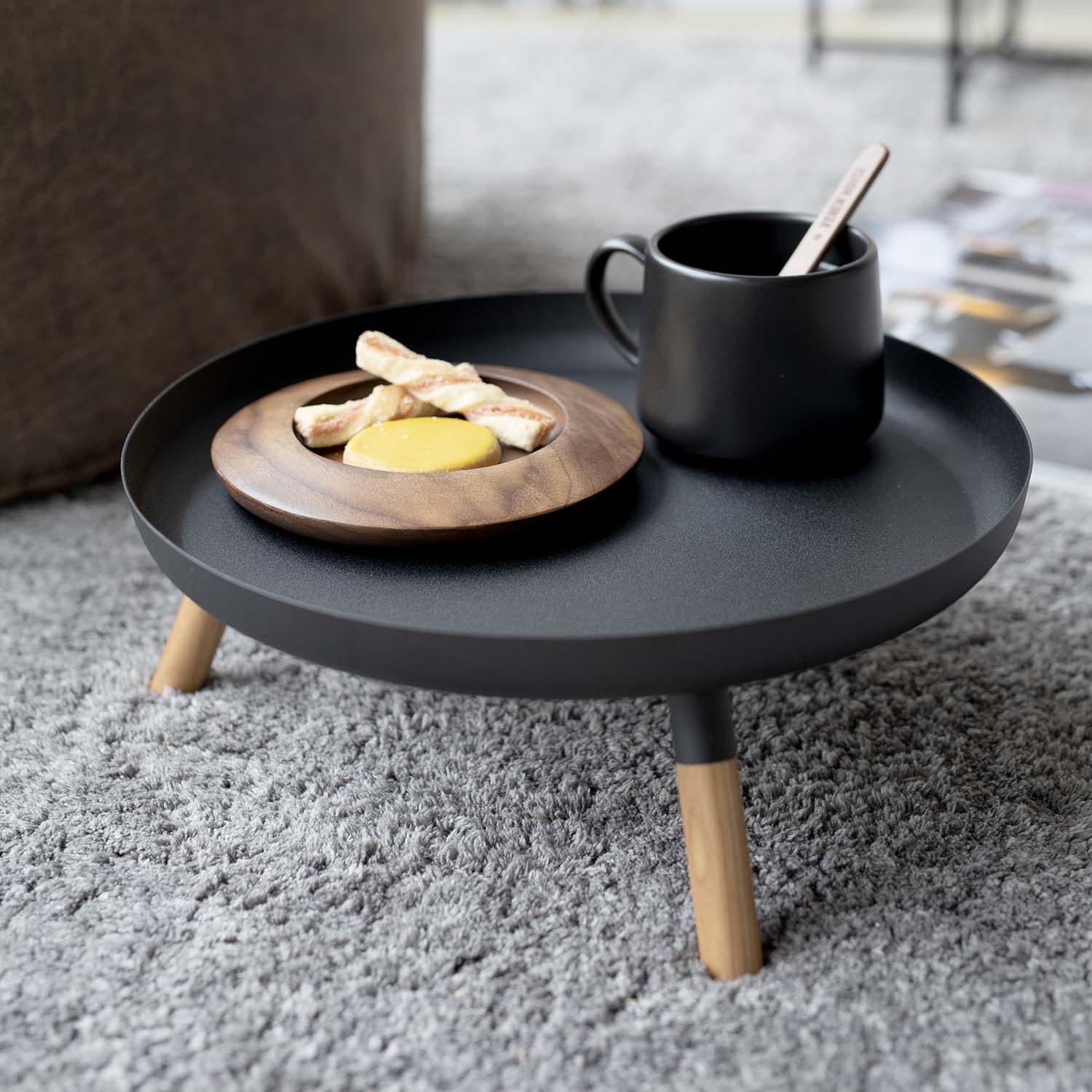 Plateau rond en métal avec pieds tower (noir)