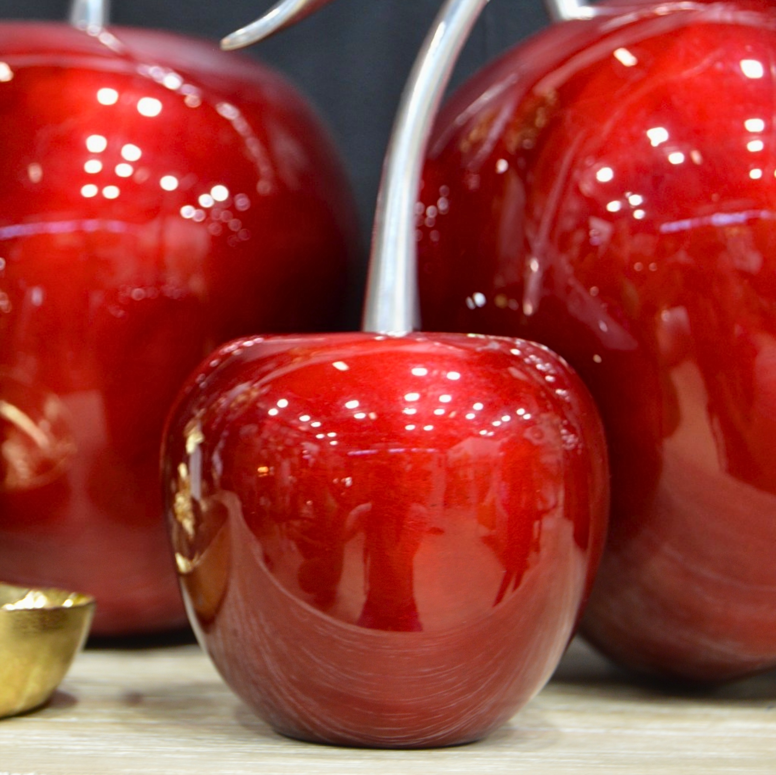 Statuette cerise rouge en aluminium claire (1 cerise 10 cm)