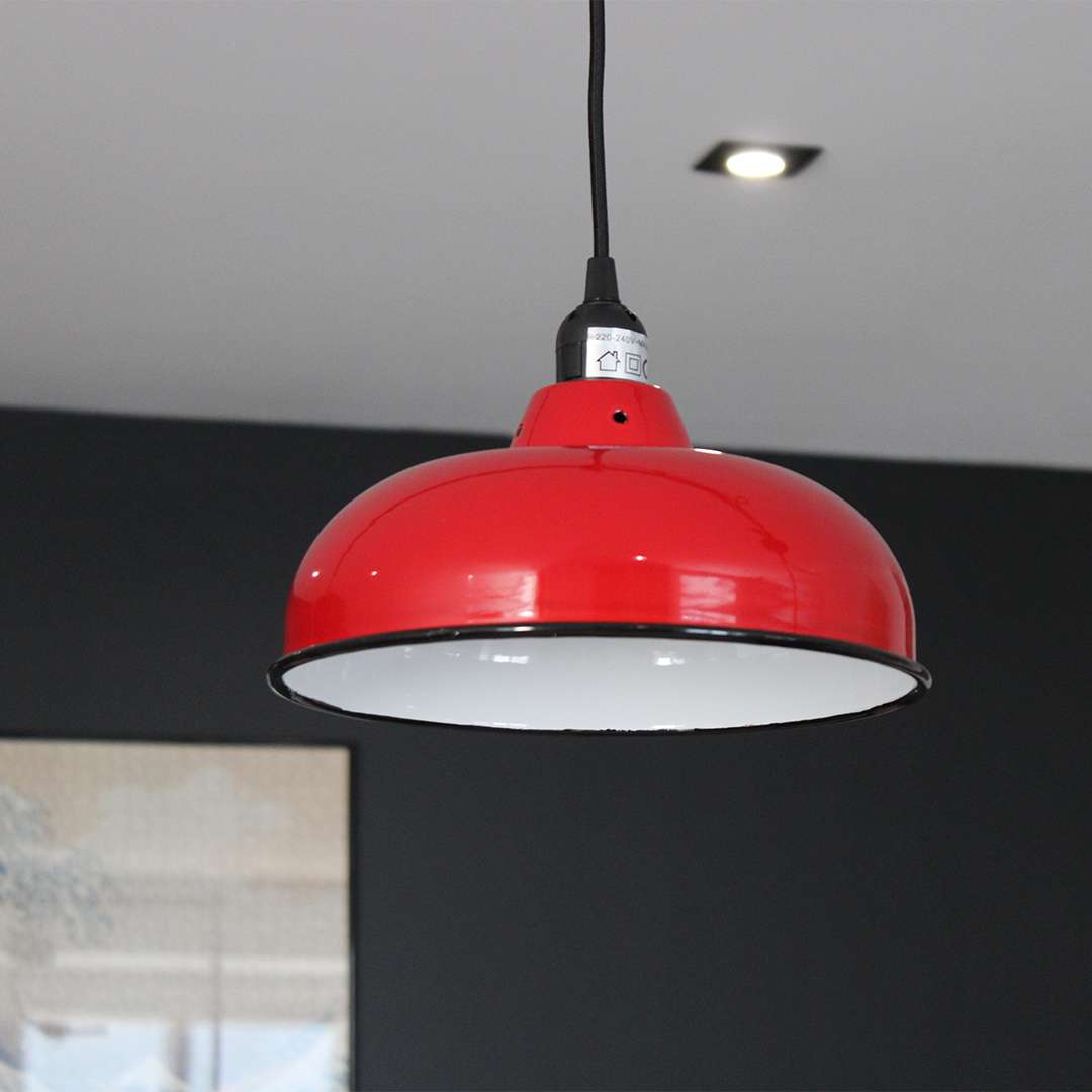 Suspension en métal émaillé 26.5 cm x 11.5 cm (rouge)