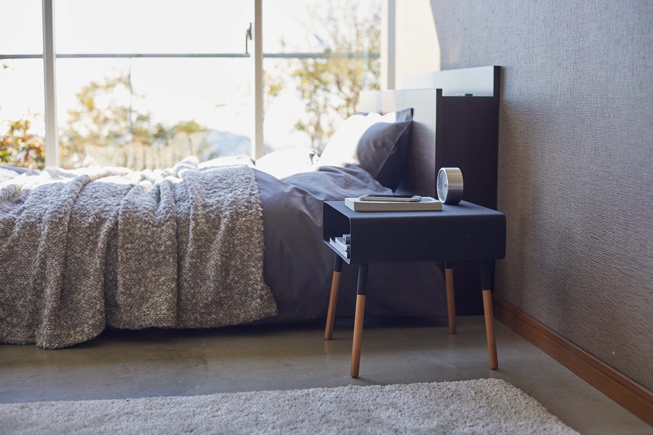 Table de chevet moderne en métal et bois